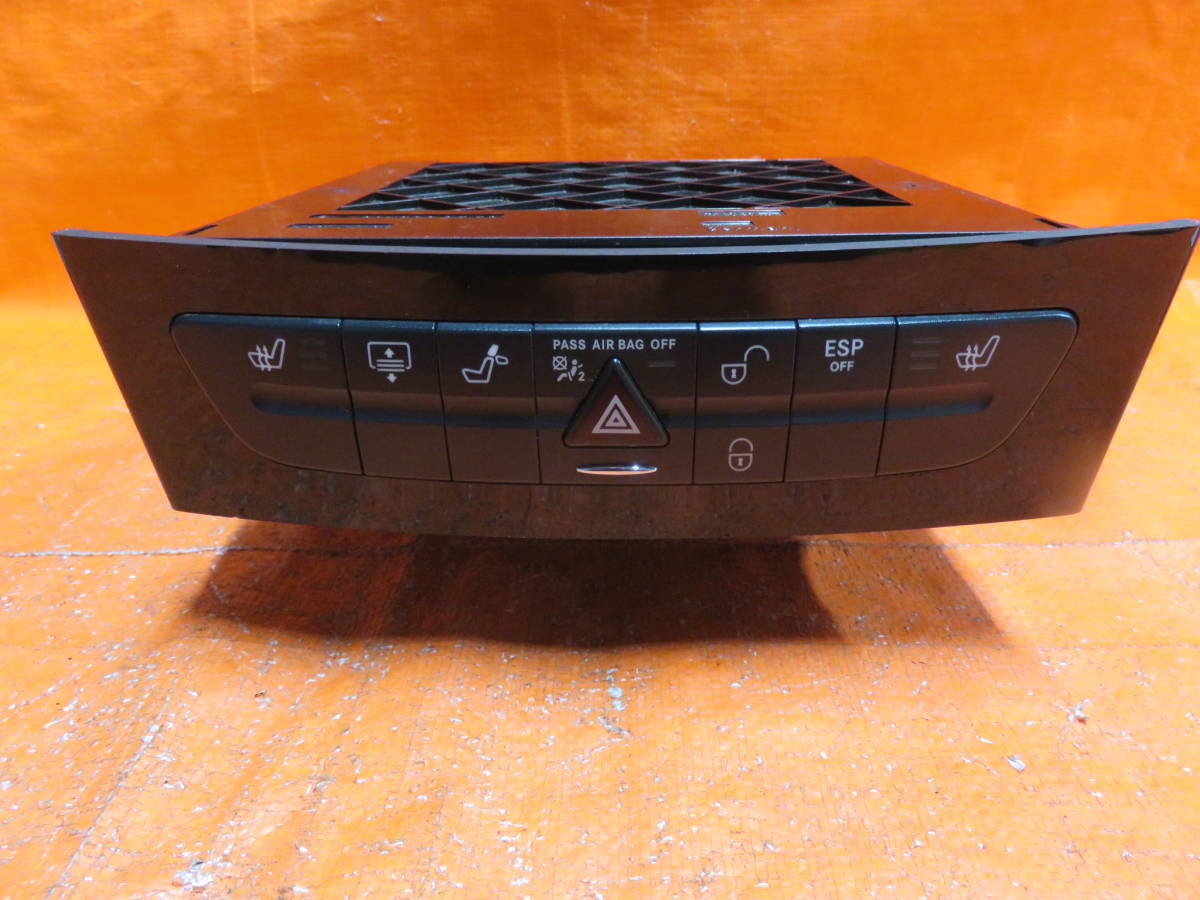 BY5043 保証付 ベンツ Eクラス W211 前期 シートエアコンパネル/CD チェンジャー /純正 A2116800552/ E240 E320 E500 状態良好(メルセデス・ベンツ用 ...