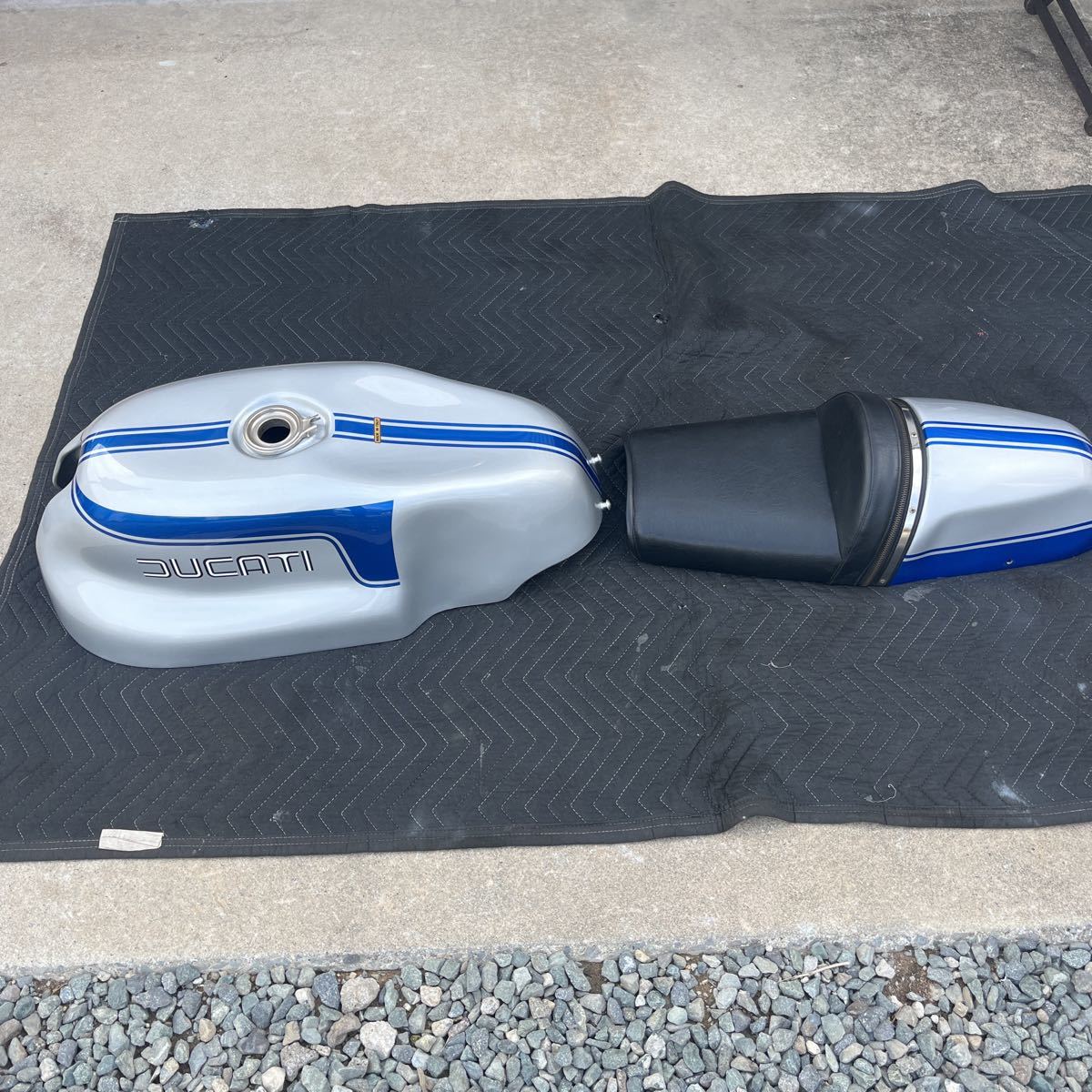 ドカティ900SS ベベル イモラタンク シート(ドゥカティ用)｜売買されたオークション情報、yahooの商品情報をアーカイブ公開 - オークファン（aucfan.com）