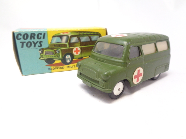 CORGI TOYS 414 BEDFORD MILITARY AMBULANCE コーギー ベッドフォード 軍用救急車 箱付 送料別 ...