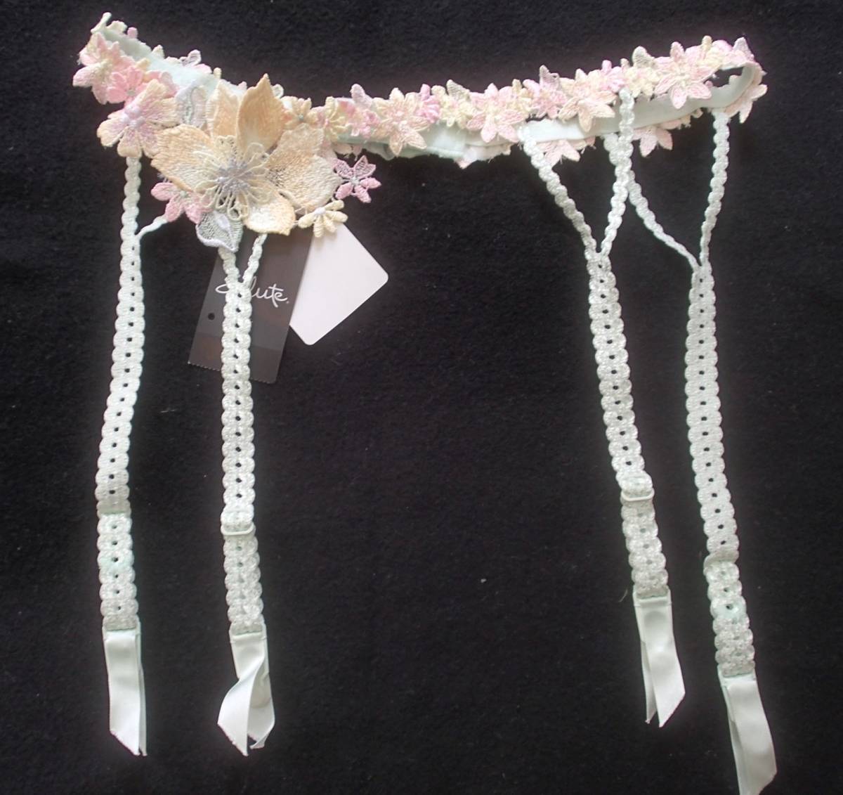 ワコール サルート おとめ座 33G ME ガーターベルトM(ガーターベルト)｜売買されたオークション情報、yahooの商品情報をアーカイブ公開 - オークファン（aucfan.com）