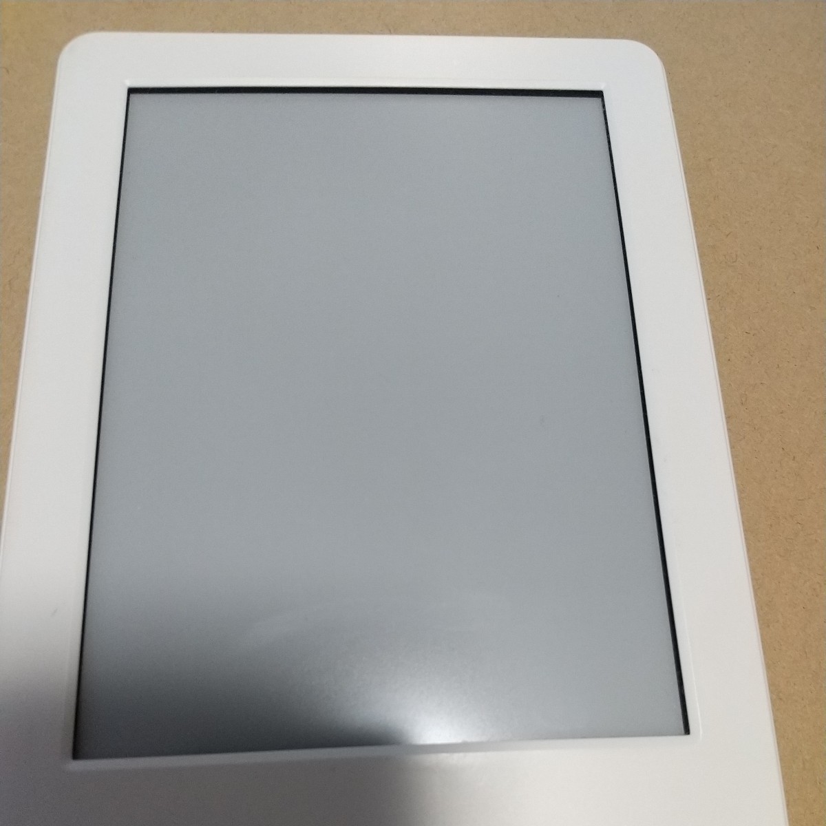 Amazon Kindle 第7世代 WP63GW 広告無し Wi-Fi 4GB アマゾン キンドル 電子書籍リーダー 白(電子ブックリーダー ...