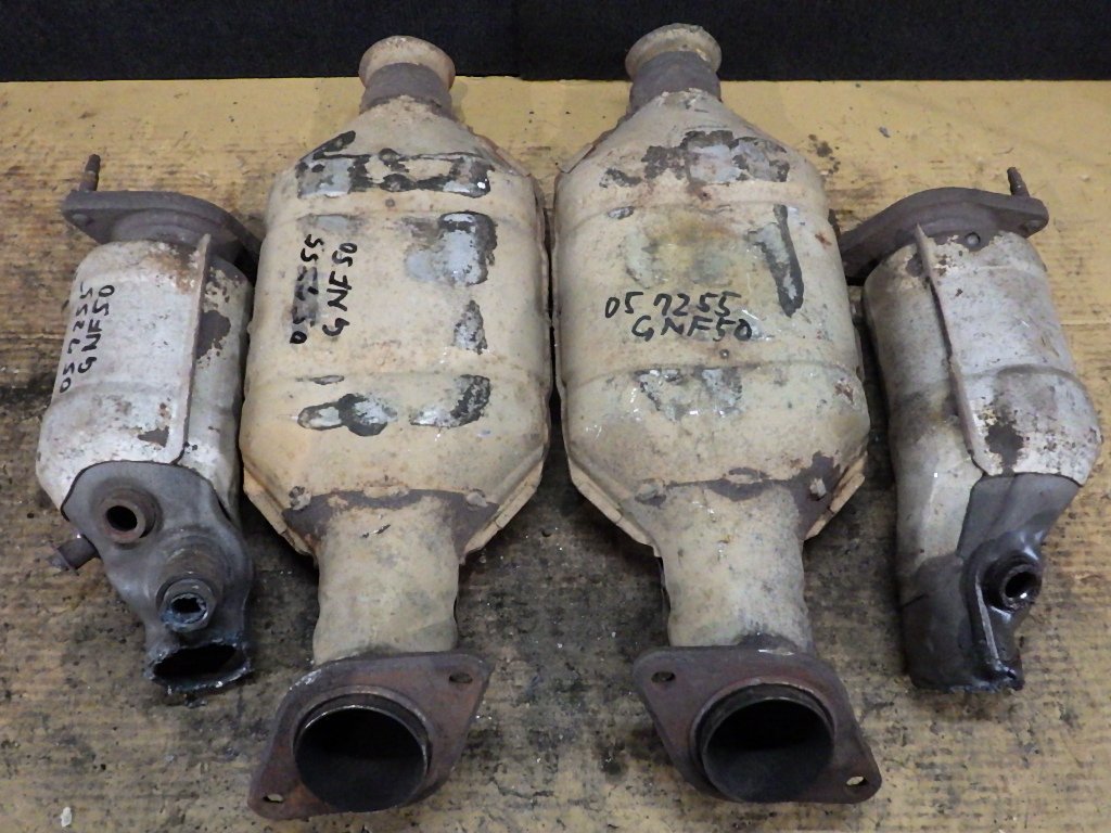 石 ニッサン GNF50 触媒1台分4個セット VK45DD シーマ 棚落ち無 GF50 ロジウム パラジウム ジャンク品 057255(触媒 ...