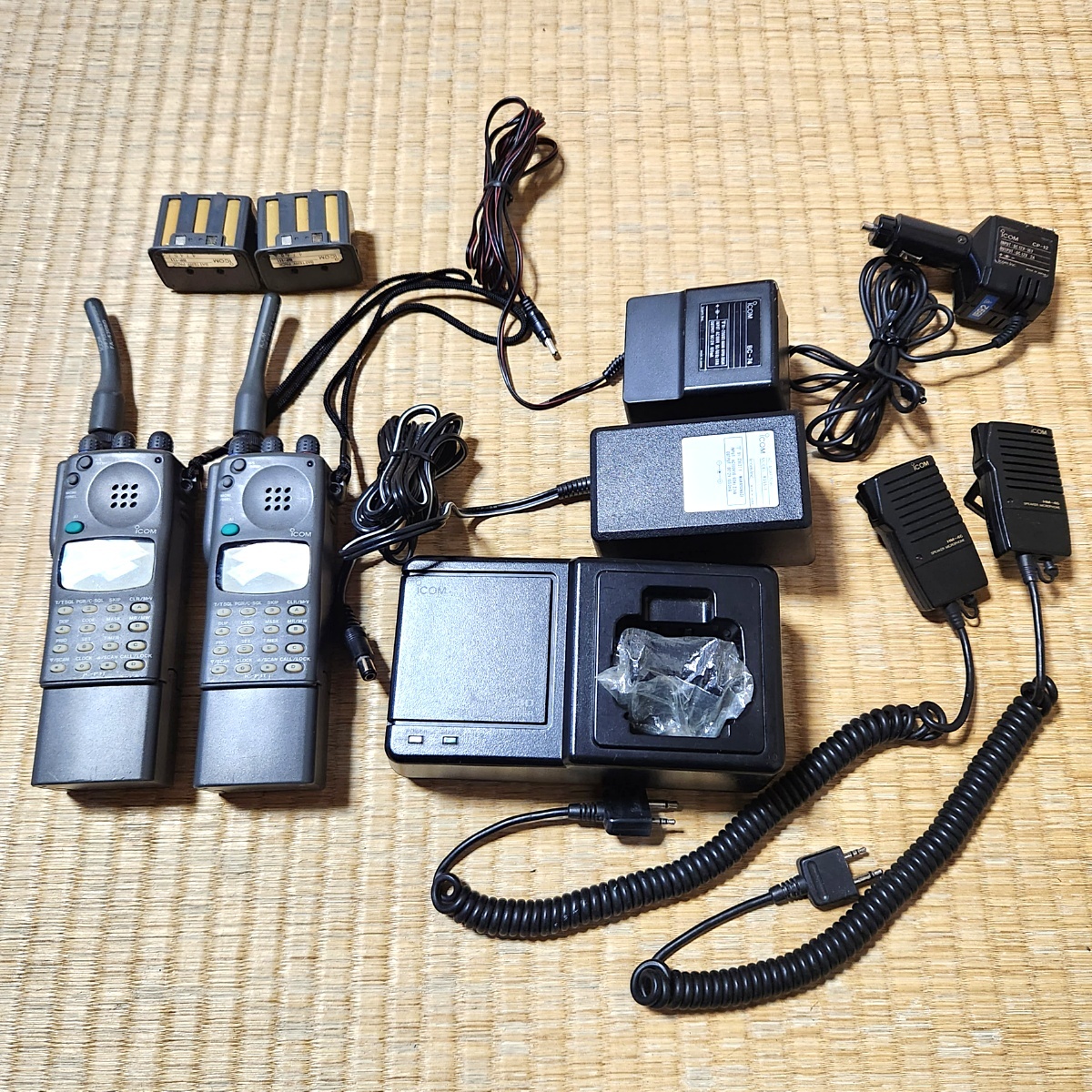 icom アイコム IC-P3T BP-111 BC-80 HM-46 BC-74 KS65-1 CP-12 トランシーバー 充電器 マイク ACアダプター他 80s24-0809(その他 ...