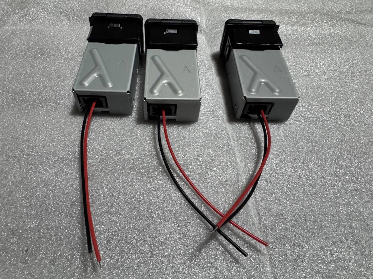 トヨタ純正 ダイハツ純正 USB2.1Aコネクタ 85532-B1010 純正USBチャージャー ソケット 配線付き(ダイハツ用)｜売買された ...