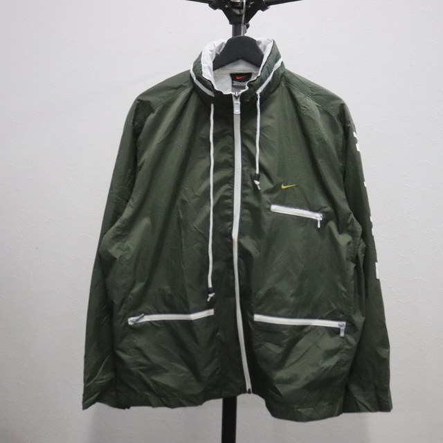 d959 2009年製ビンテージ ナイキ ナイロンジャケット 00s 表記ボーイズLサイズ グリーン 古着 古着卸 オールド 激安 検 90s 70s(160（155cm～）以上)｜売買された ...