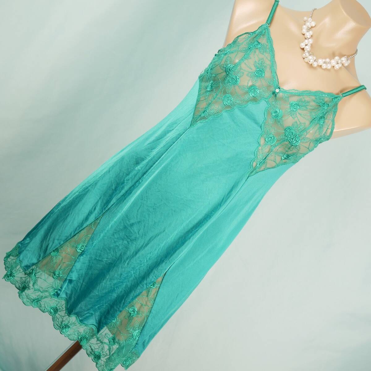 1468 ワコール/Wacoal ゴージャス感 キレイバラ柄刺繍デザインエレガント光沢スリップ M85-90 グリーン系 匿名配送(Mサイズ)｜売買されたオークション情報、yahooの商品情報 ...