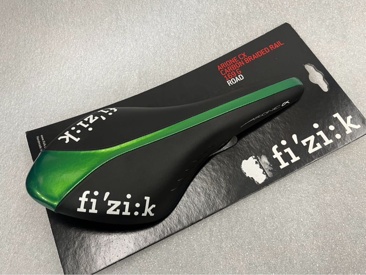fi'zi:k フィジーク ARIONE CX サドル CARBON BRAIDED/カーボンレールブラック×グリーンライン/(フィジーク ...