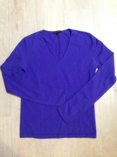 theory Vネックニット(セーター)｜売買されたオークション情報、yahooの商品情報をアーカイブ公開 - オークファン（aucfan.com）