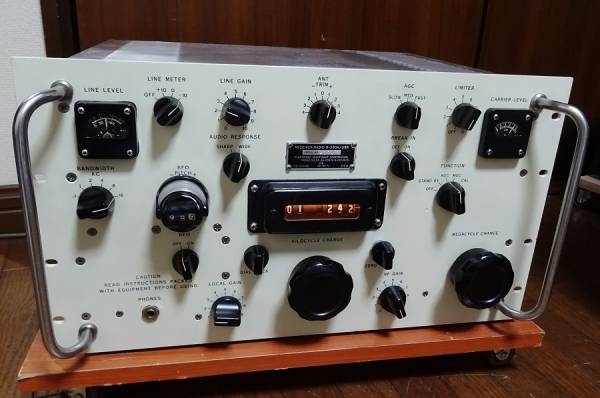 R-390A EAC最終型 IVORYカラーメンテナンス コリンズ設計(受信機)｜売買されたオークション情報、yahooの商品情報をアーカイブ ...
