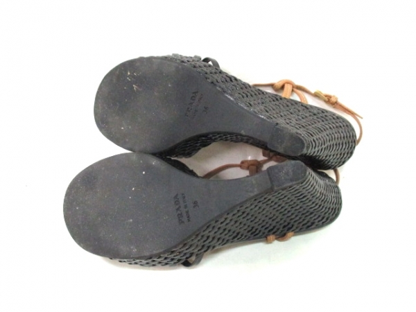 プラダ サンダル 36 レディース 黒 ウェッジソール PRADA(女性用)｜売買されたオークション情報、yahooの商品情報をアーカイブ公開 - オークファン（aucfan.com）