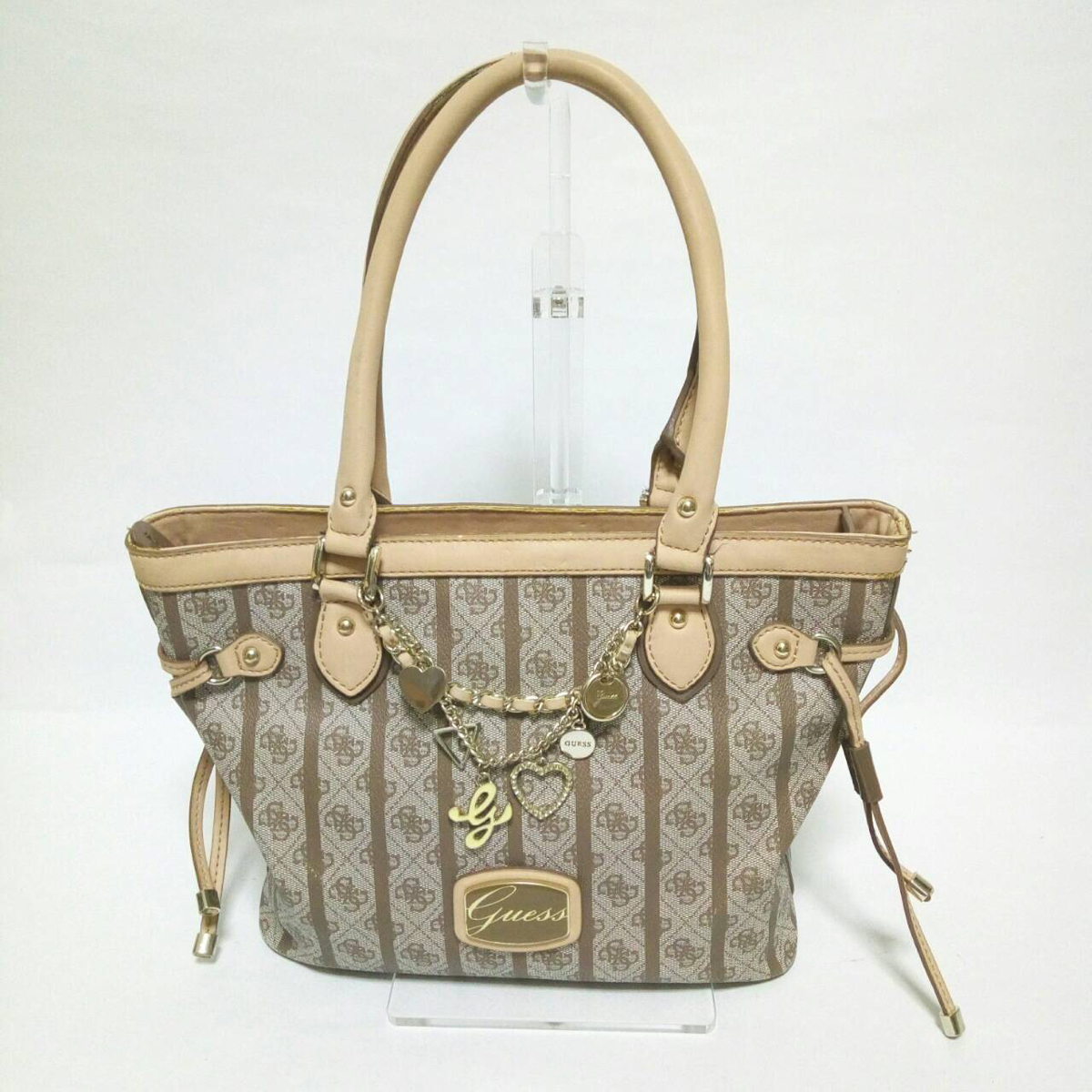 GUESS ゲス PVC レザー モノグラム 総柄 総ロゴ ハンドバッグ トートバッグ ブラウン ベージュ チャーム付き F480(ゲス ...
