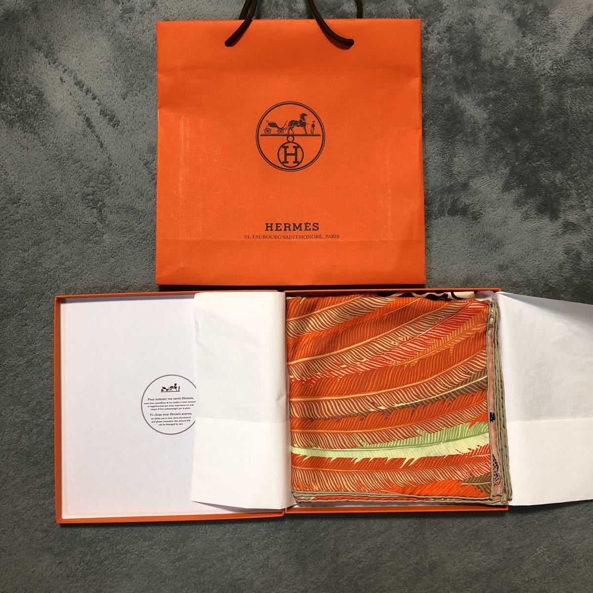 ほぼ エルメス/HERMES カレ90 シルク100%(その他)｜売買されたオークション情報、yahooの商品情報をアーカイブ公開 - オークファン（aucfan.com）