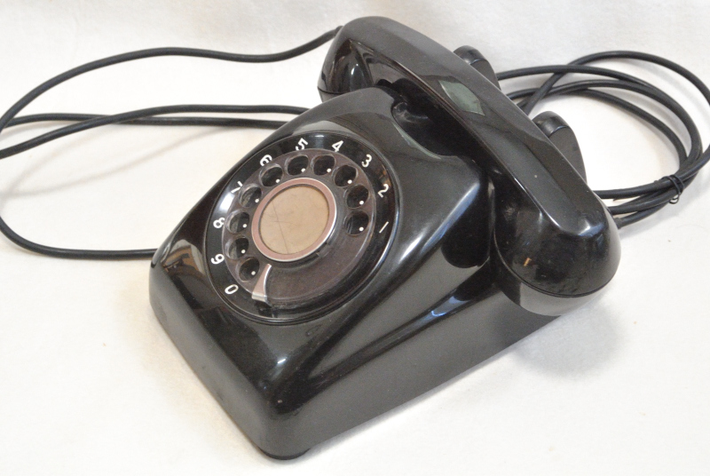 黒電話 600-A形卓上電話機 1964年製造 NEC製(電話機)｜売買されたオークション情報、yahooの商品情報をアーカイブ公開 ...