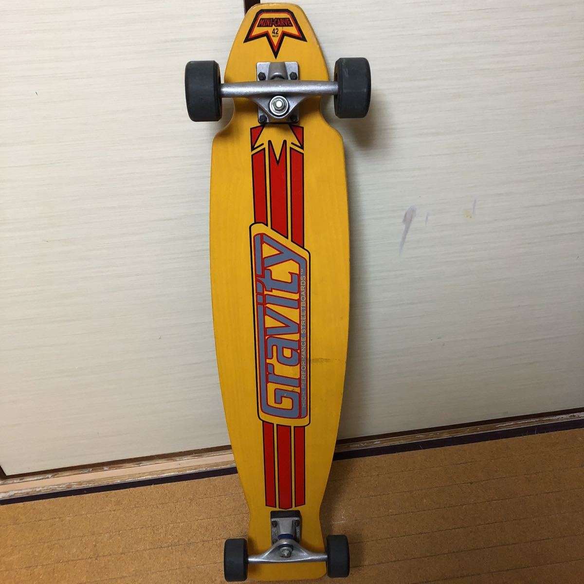 GRAVITY グラビティ ロングスケートボード(完成品、コンプリートセット)｜売買されたオークション情報、yahooの商品情報をアーカイブ公開 - オークファン（aucfan.com）