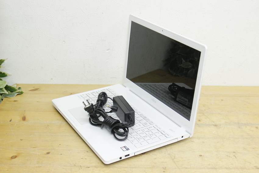 富士通 FUJITSU FMV LIFEBOOK AH30/A3 FMVA30A3W2 15.6 インチ/AMD Dual-Core E1 ...