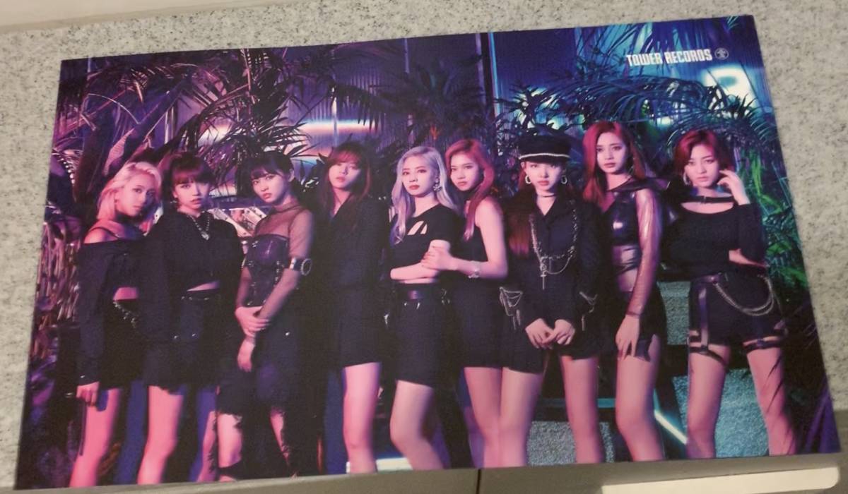 TWICE タワレコ TOWER PLUS+ SPECIAL ISSUE 2019 JUL.17 2種類セット(その他)｜売買された ...