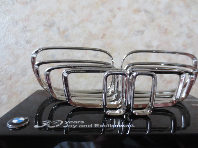 BMWオリジナルキドニーグリルメモ＆フォトスタンド E23 E32 E38 E65 F01 3シリーズ アルピナ ハルトゲ ドイツ車 DTM(BMW)｜売買されたオークション情報、yahooの ...