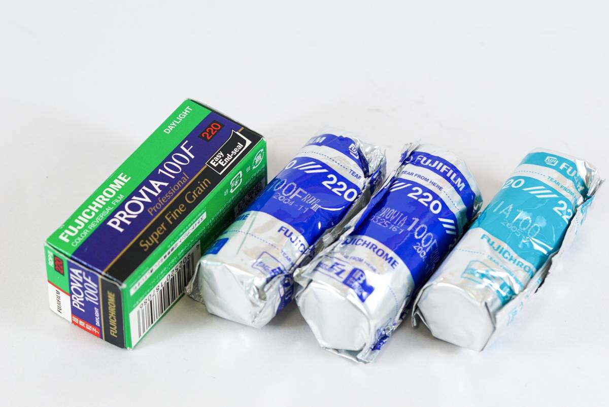 フジフィルム プロビア PROVIA 100F ベルビア Velvia 100 リバーサル ポジフィルム 4本 ブローニー 220フィルム ...