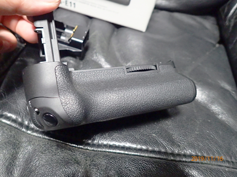 Canon バッテリーグリップ BG-E11(キヤノン)｜売買されたオークション情報、yahooの商品情報をアーカイブ公開 - オークファン（aucfan.com）