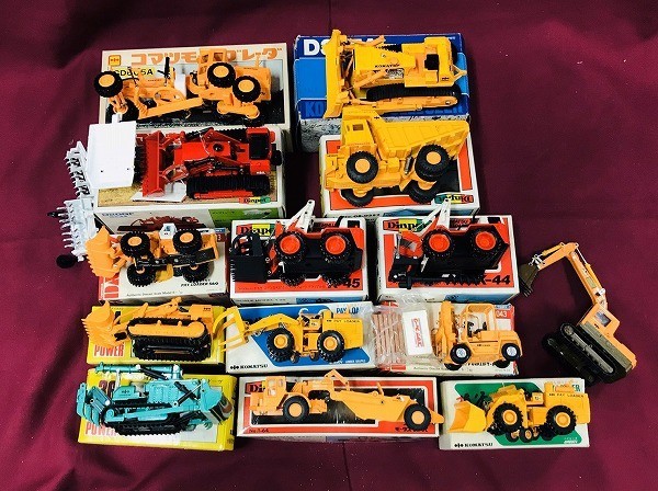 M016-M9-429 KOMATSU 小松製作所 ミニカー まとめ売り 超合金 ドーザショベル トラクタ ブルドーザ D20QF D355A ...