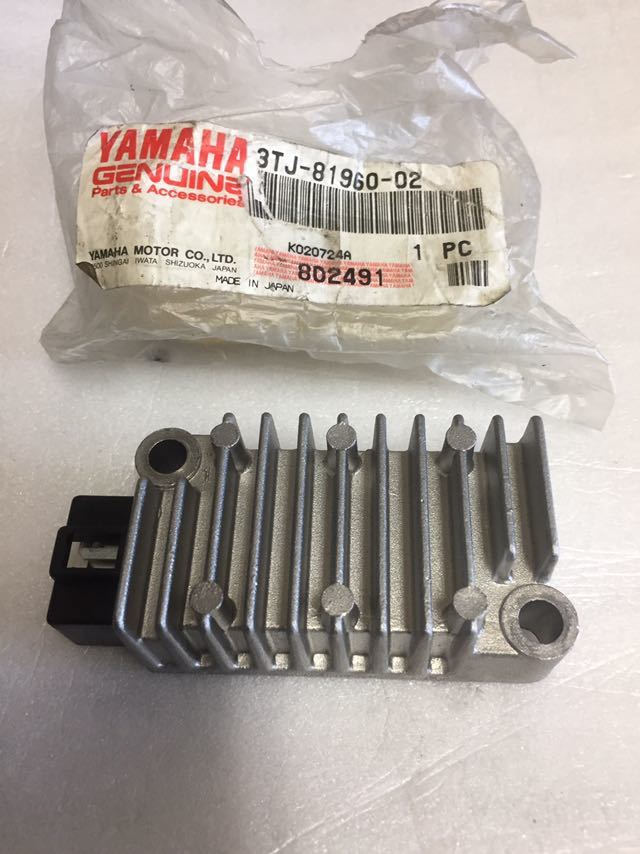 ヤマハ 純正 レギュレーター 3TJ-81960-02 新同 セロー225/250 トリッカー ブロンコ ランツァ FZR400RR 他 長期 ...