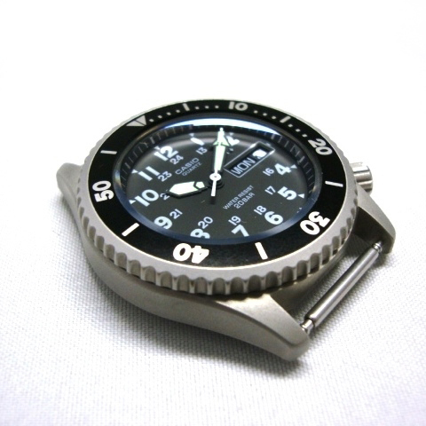 CASIO MD-707 ミリタリーダイバーズ ウォッチ デイデイト シルバーブラック黒 文字盤 駆動品 20BAR防水 腕時計メンズ回転 ...