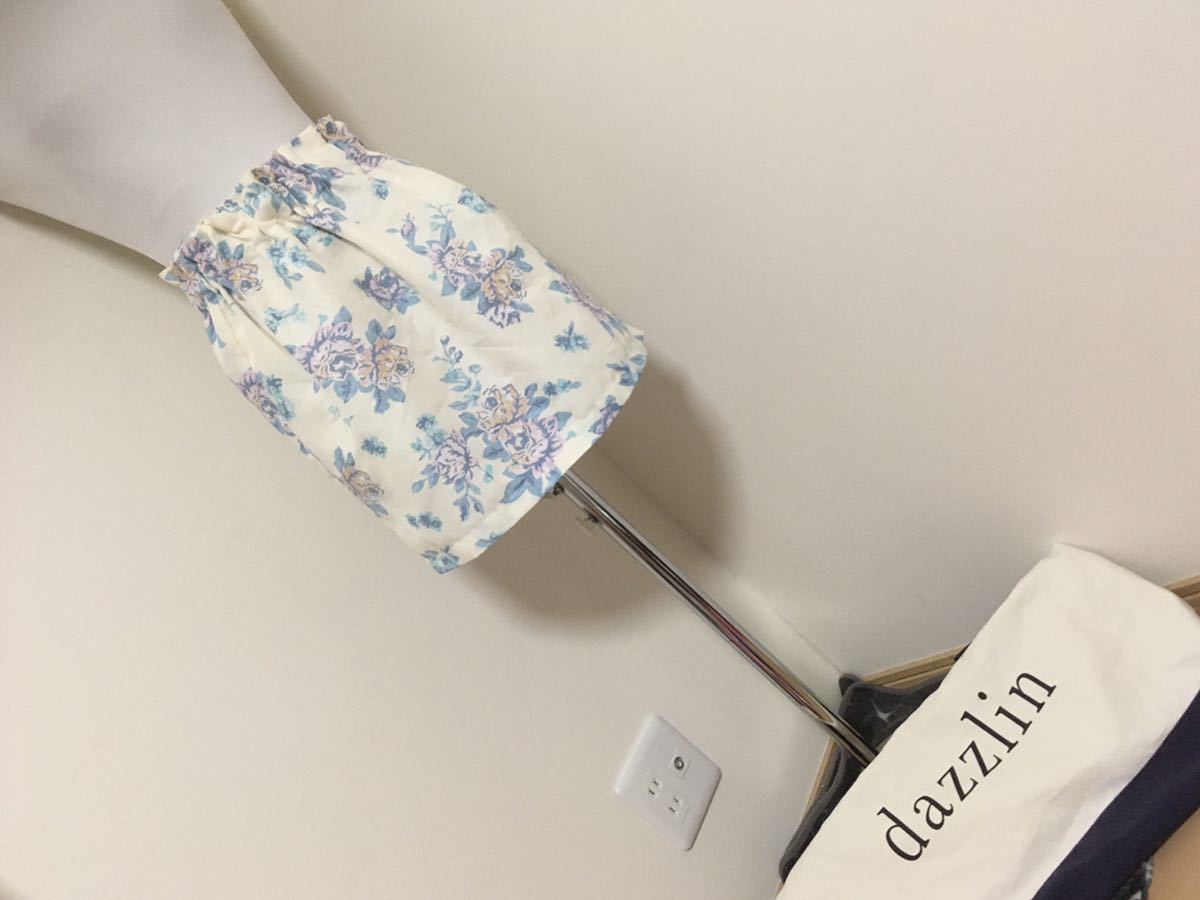 ダズリンdazzlin お花柄タイトスカート used(ダズリン)｜売買されたオークション情報、yahooの商品情報をアーカイブ公開 - オークファン（aucfan.com）