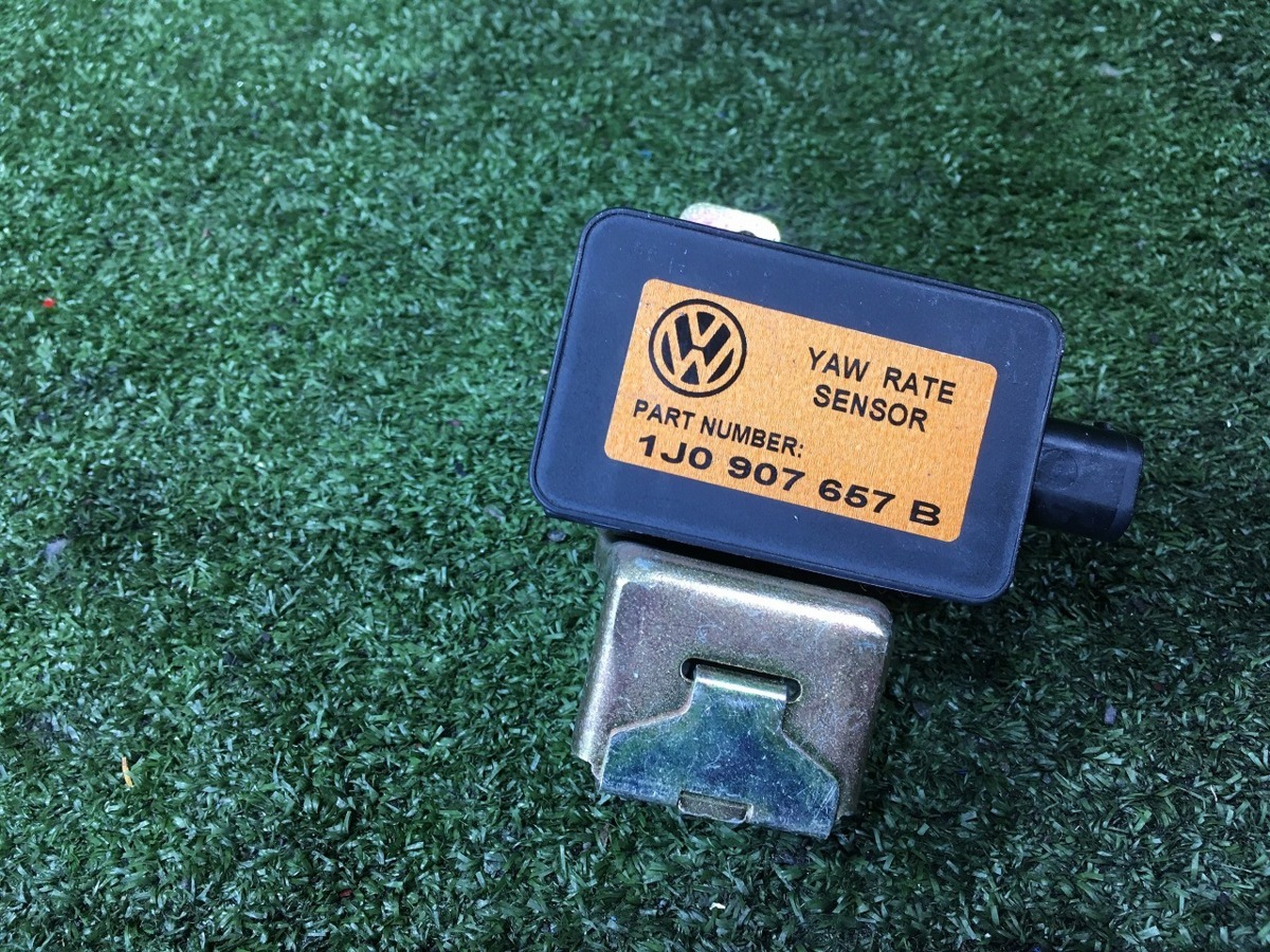 S管理63837 H13 VWボーラ GF-1JAPK ヨーレートセンサー 1J0907657B ESP DUO 実働車外し品 ...