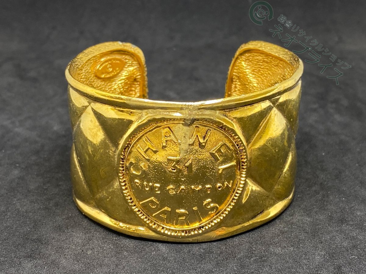 S6367 CHANEL シャネル カンボン マトラッセ ヴィンテージ バングル(バングル)｜売買されたオークション情報、yahooの商品情報をアーカイブ公開 - オークファン（aucfan.com）