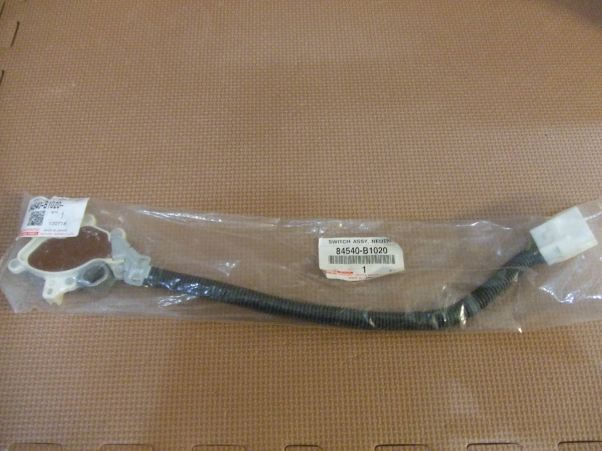 DAIHATSU (ダイハツ) 純正部品 ニュートラルスタート スイッチASSY 品番84540-B1020 検）コペン エッセ ミラ｜ダイハツ用