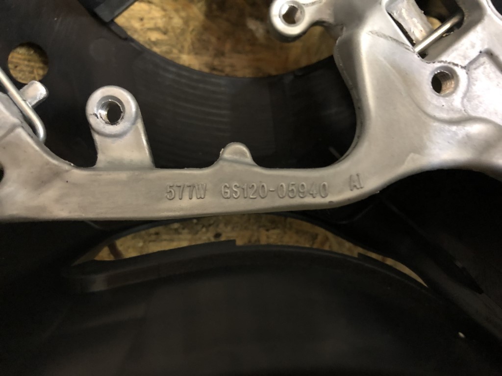 TOYOTA トヨタ 80系 ノア ヴォクシー 純正 レザーステアリング ハンドル 577W GS120－05940 A1 VP205(ステアリング、ハンドル本体)｜売買されたオークション情報 ...