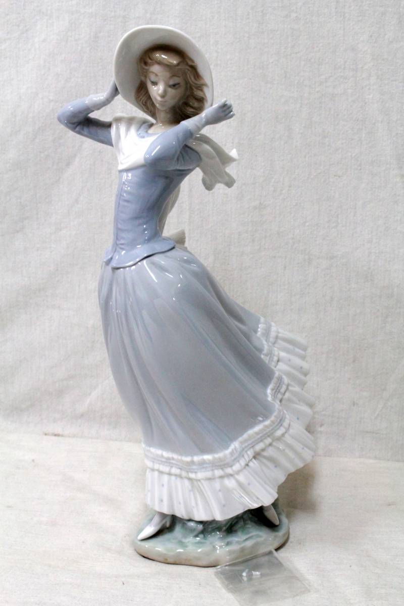 LLADROリヤドロ A-2H DAISA スペイン製ハンド メイド 大サイズSPRING BREEZE春風 夫人/女性/フィギュリン/陶器/人形 全長 約35.5㎝(リヤドロ)｜売買された ...