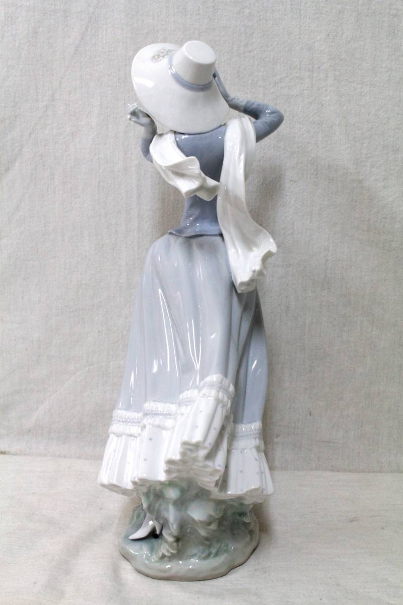 LLADROリヤドロ A-2H DAISA スペイン製ハンド メイド 大サイズSPRING BREEZE春風 夫人/女性/フィギュリン/陶器/人形 全長 約35.5㎝(リヤドロ)｜売買された ...