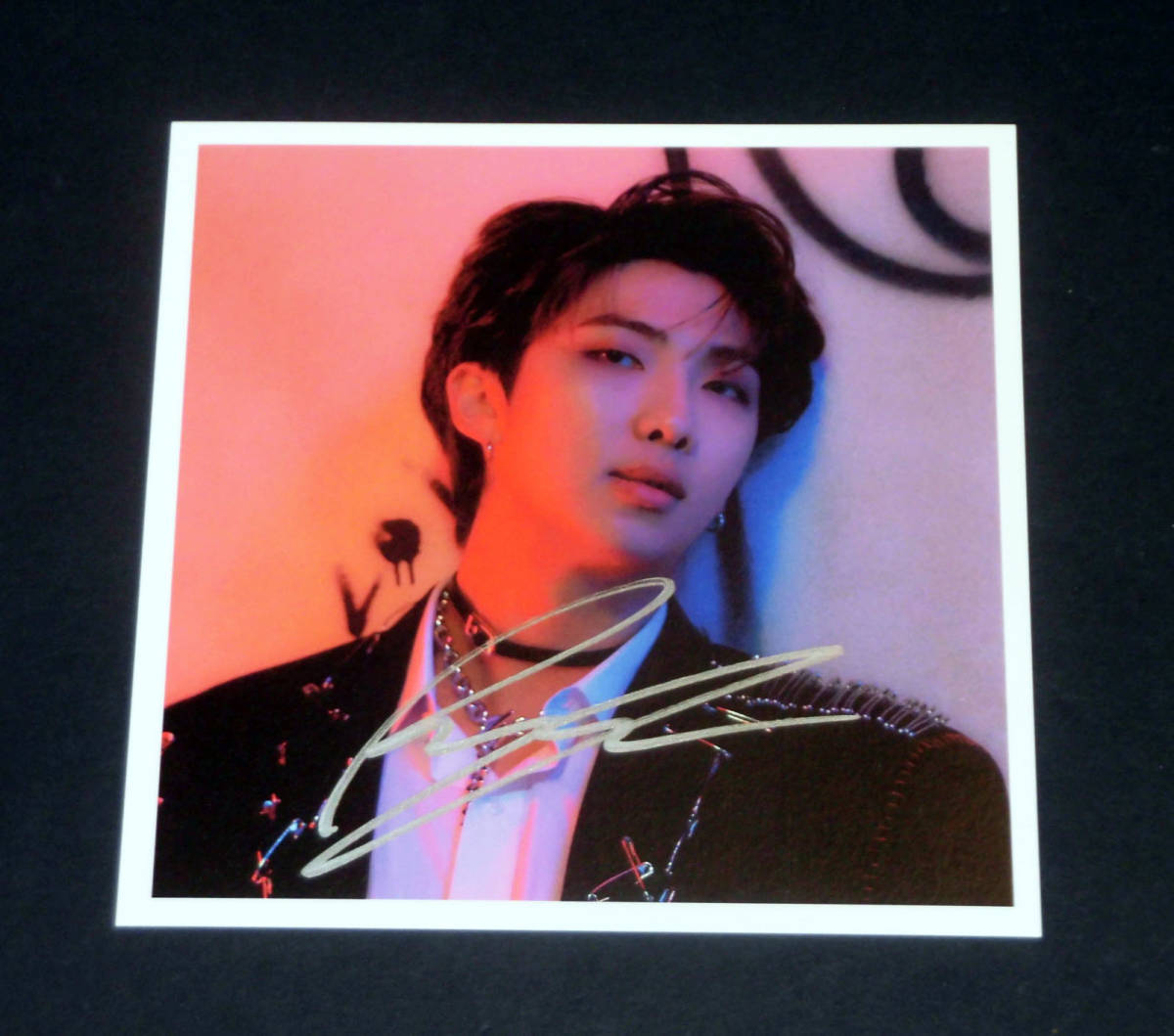 RM BTS 防弾少年団 直筆サイン入り BTS MAP OF THE SOUL ON:E CONCEPT PHOTOBOOK スクエアフォトカード(サイン)｜売買されたオークション情報 ...