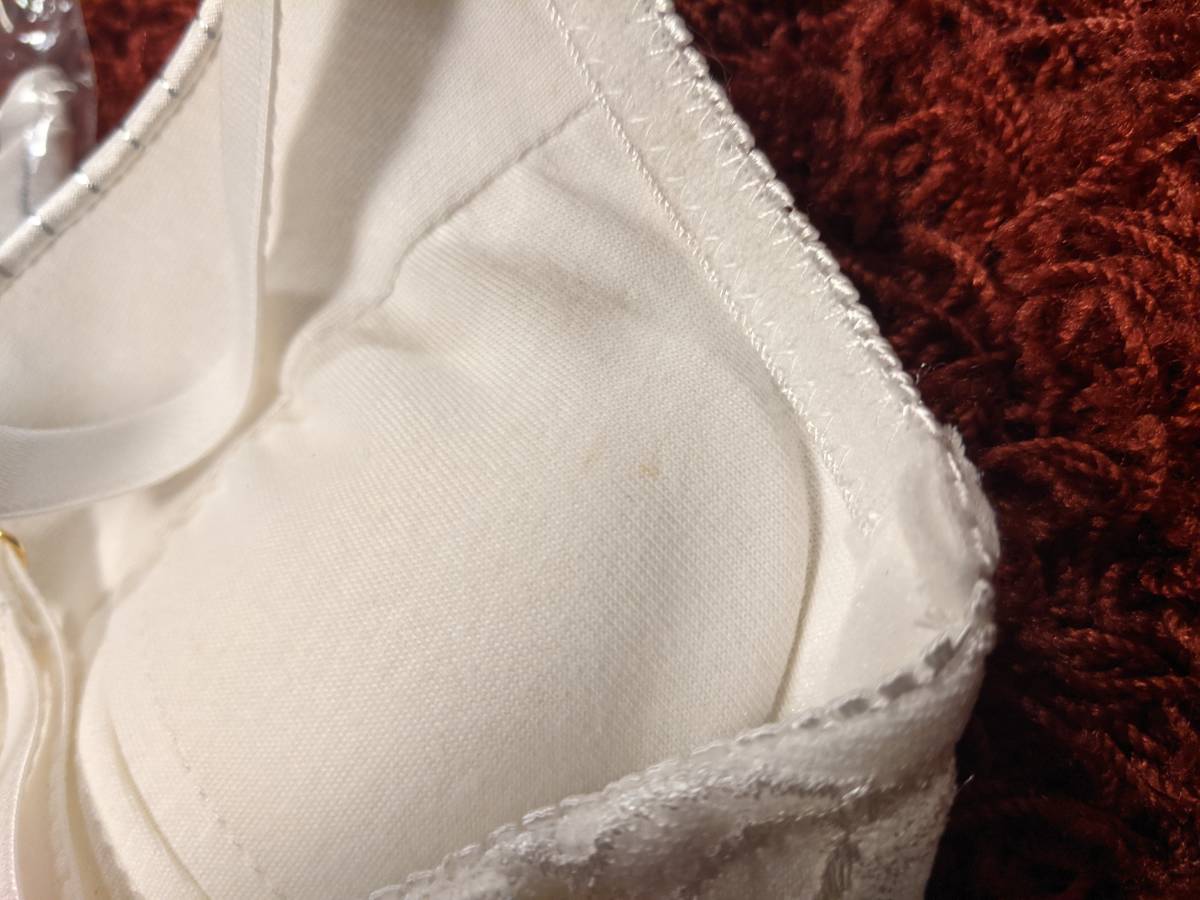 匿名 tu-hacci ブラ D70 ＆ショーツ L セット ホルターネック(70)｜売買されたオークション情報、yahooの商品情報をアーカイブ公開 - オークファン（aucfan.com）