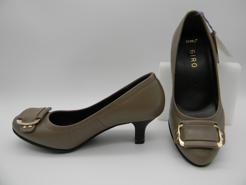 GIRO by asics 薄茶の革パンプス 22cm(ブラウン系)｜売買されたオークション情報、yahooの商品情報をアーカイブ公開 - オークファン（aucfan.com）