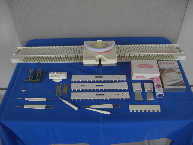SILVER REED シルバーリード NEW あみむめも LK100S 編み機 シルバー精工株式会社(編物)｜売買されたオークション情報 ...