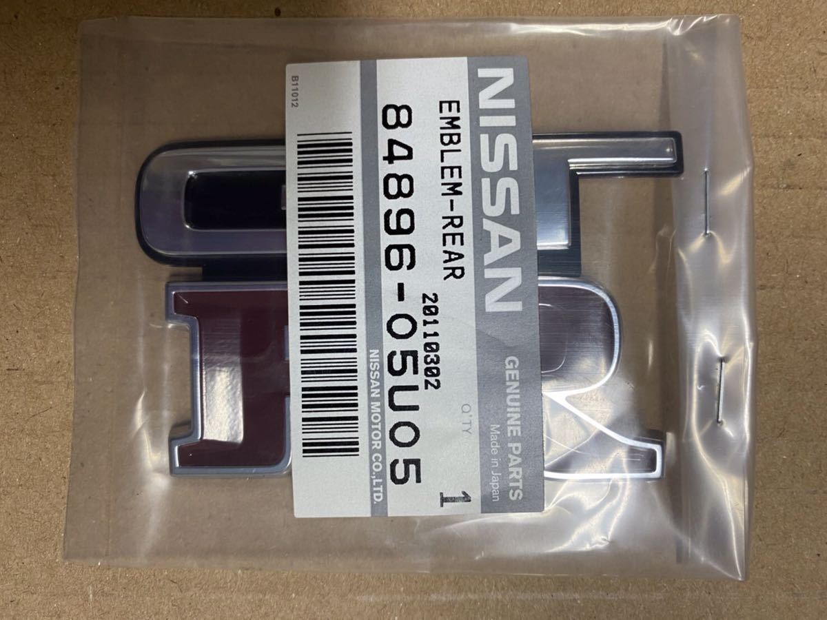BNR32 skyline GTR OEM emblem R32 ブラック 84896-05U05 GT-R 純正品 エンブレム(日産 ...