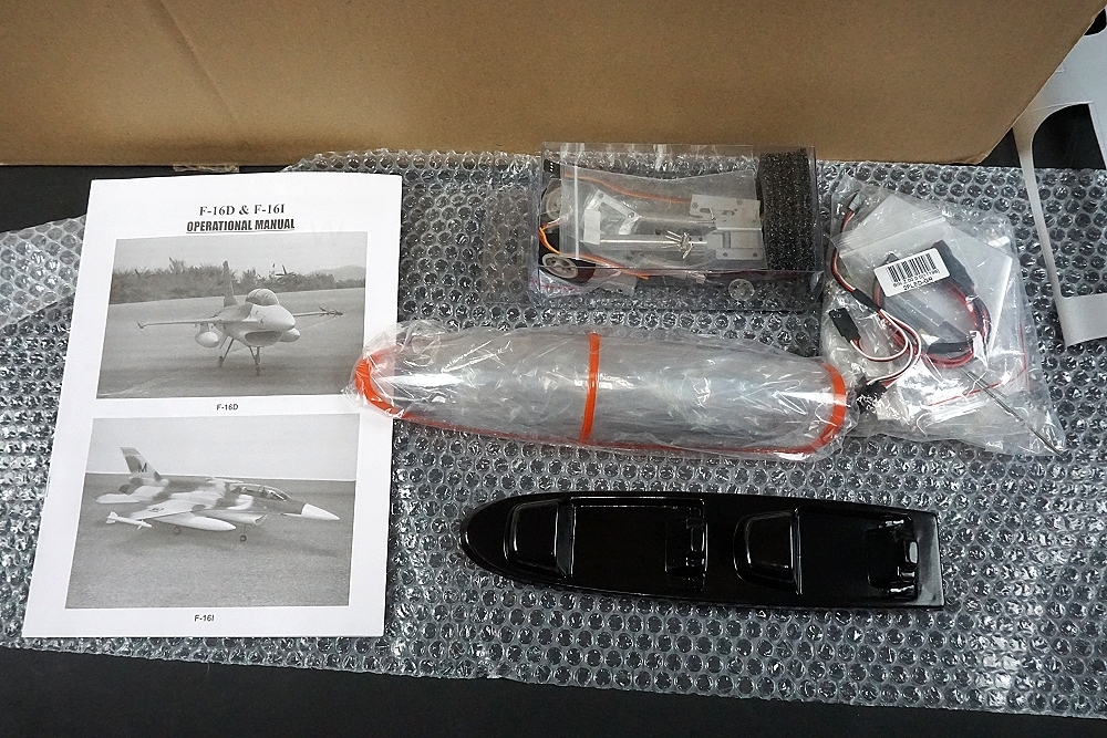 RC LANDER RC 電動グライダー USAF アメリカ空軍 F-16D ファイティングファルコン 全長約99cm 組立キット(組立キット ...