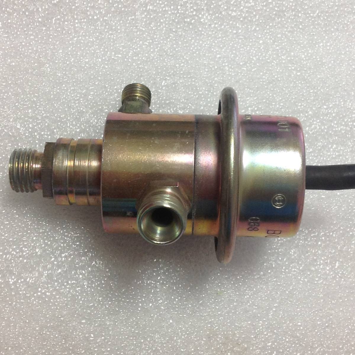 ベンツ W201/190E W124/300E W126 R129 BOSCH製 フューエルプレッシャーレギュレター 0000780392 ...