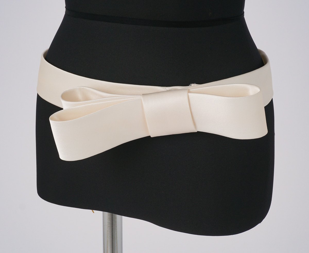 p7884 ドレスパーツ(ウエディングドレス)｜売買されたオークション情報、yahooの商品情報をアーカイブ公開 - オークファン（aucfan.com）