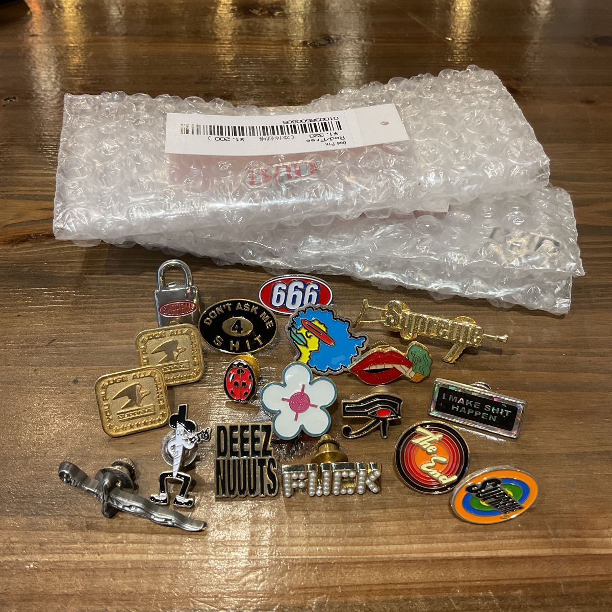 Supreme Pin 20個 まとめ売り シュプリーム ピンズ 品 セット(シュプリーム)｜売買されたオークション情報、yahooの商品情報 ...
