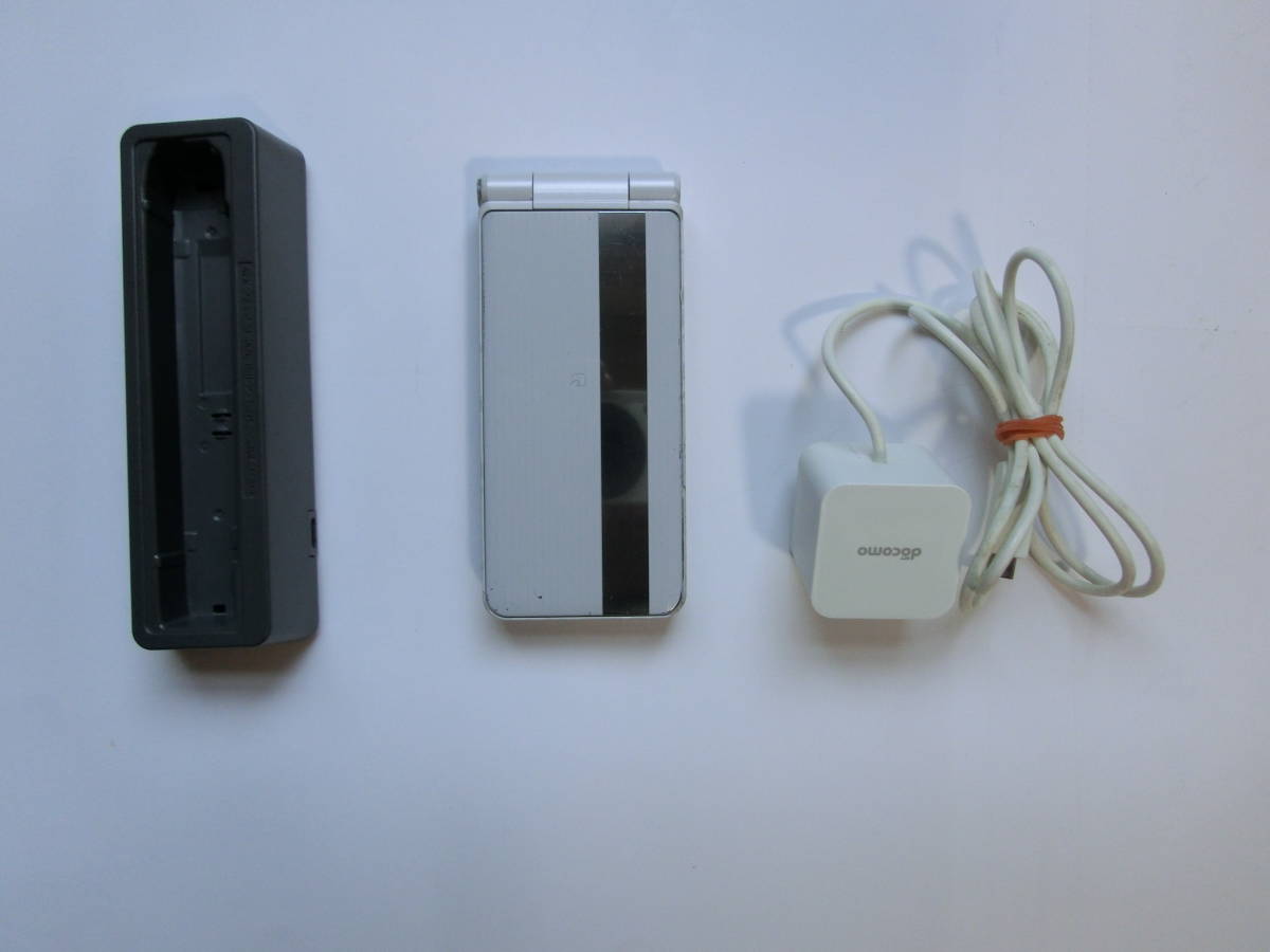 docomo P-smart P-01J ホワイト ドコモ ACアダプタ01及び卓上ホルダP56付属(携帯電話)｜売買されたオークション情報 ...
