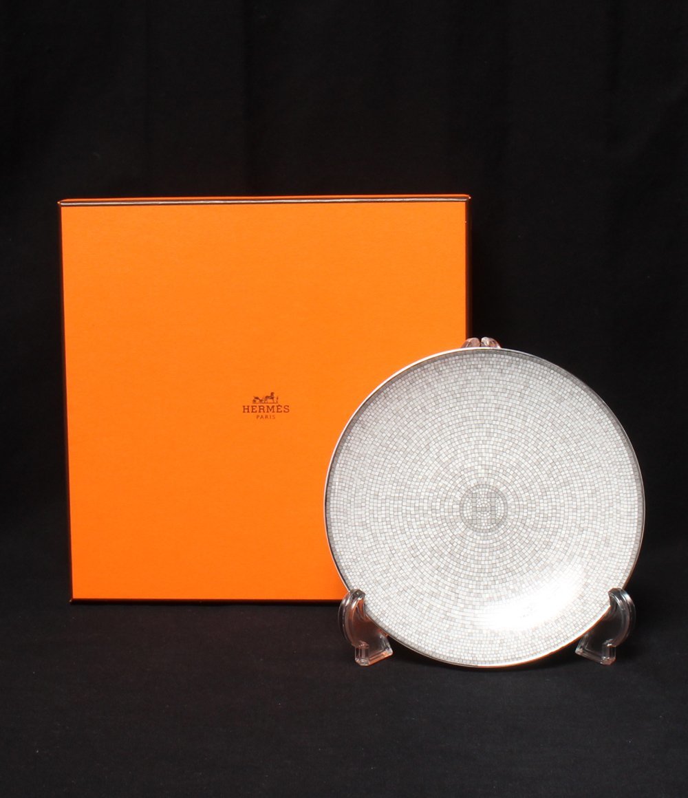 エルメス プレート 皿 16cm モザイク MOSAIQUE AU 24 プラチナ HERMES 0803(工芸ガラス)｜売買されたオークション情報、yahooの商品情報をアーカイブ公開 ...