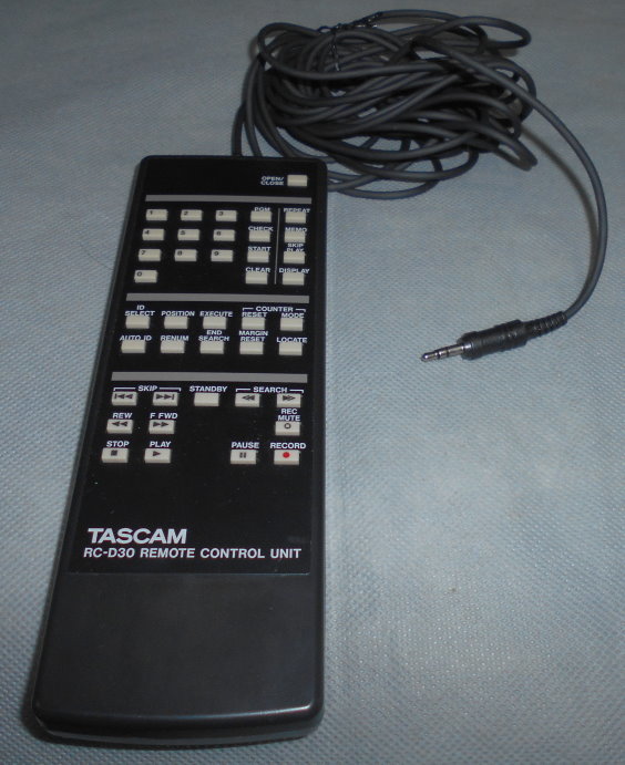 TASCAM RC-D30 ワイヤードリモートコントローラー DA-24/DA-30/DA-302/DA-30MK2用(レコーディング、PA ...