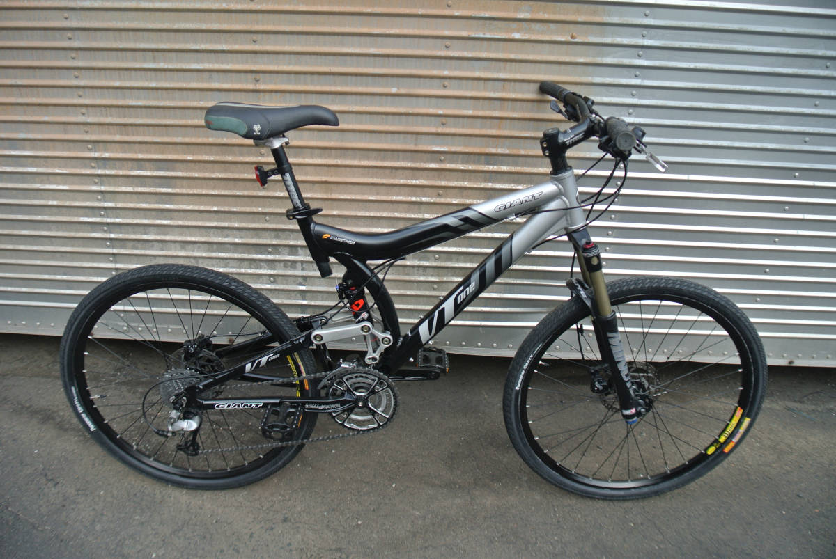 1円 GIANT ディスク式 VT one 軽快MTB SHIMANO27速 26インチ黒色 03-015(Mサイズ)｜売買されたオークション ...