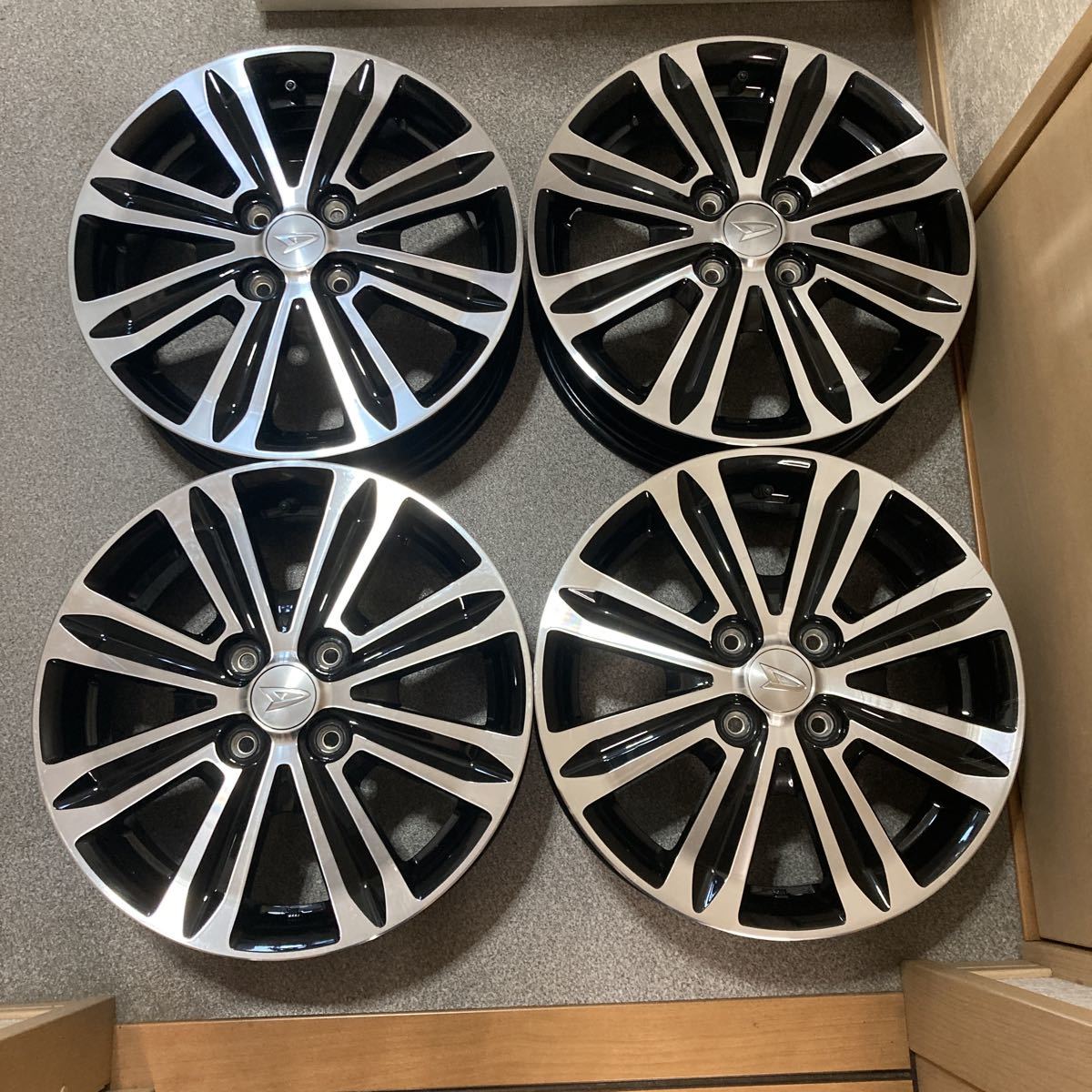 ダイハツ純正 Dicastal タント カスタム LA600S 15インチ アルミホイール4.5J +45 PCD100 4穴 1本深いキズ ...