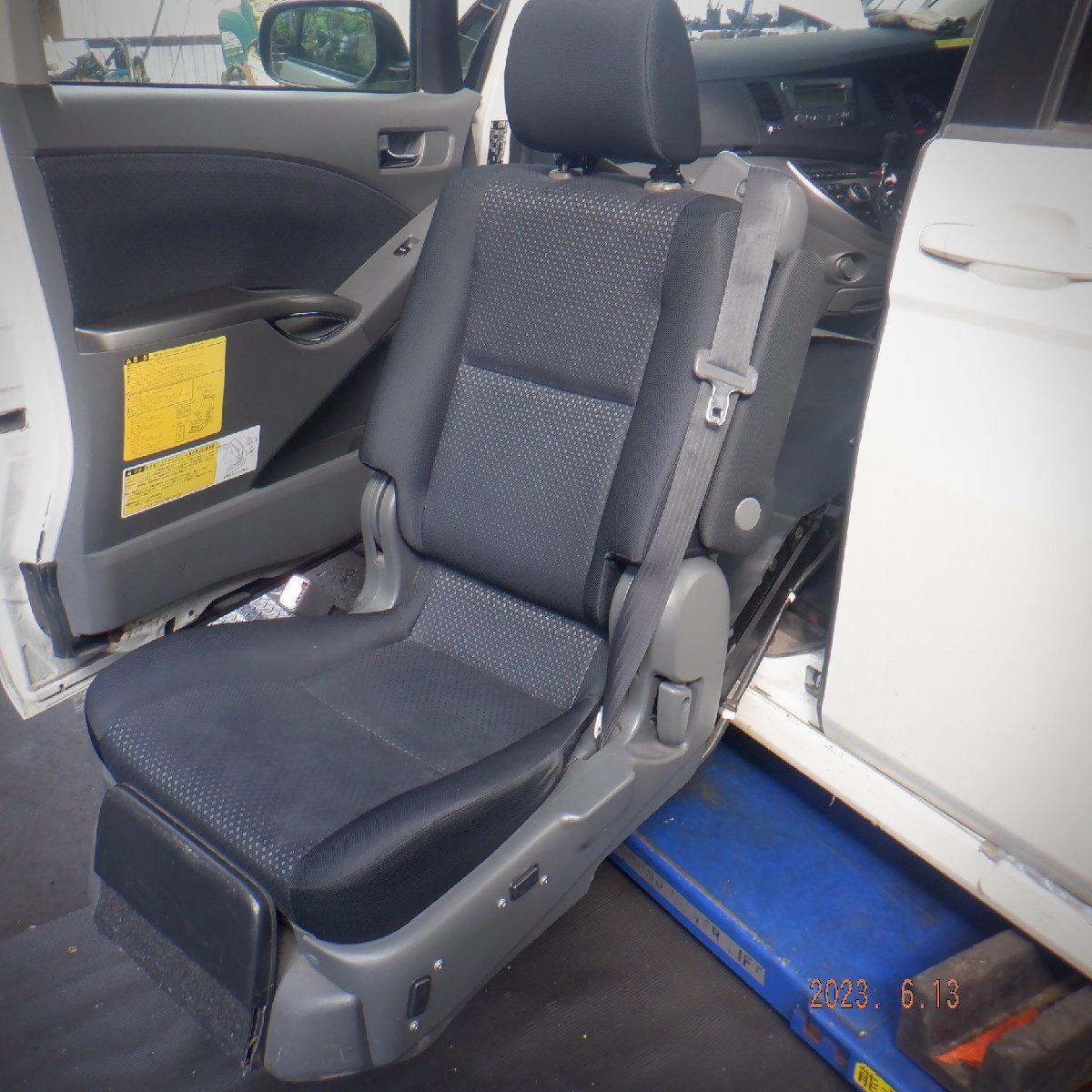 アイシス プラタナ DBA-ANM15W 純正 ウェルキャブシート ：26329 個人宅不可(トヨタ用)｜売買されたオークション情報 ...