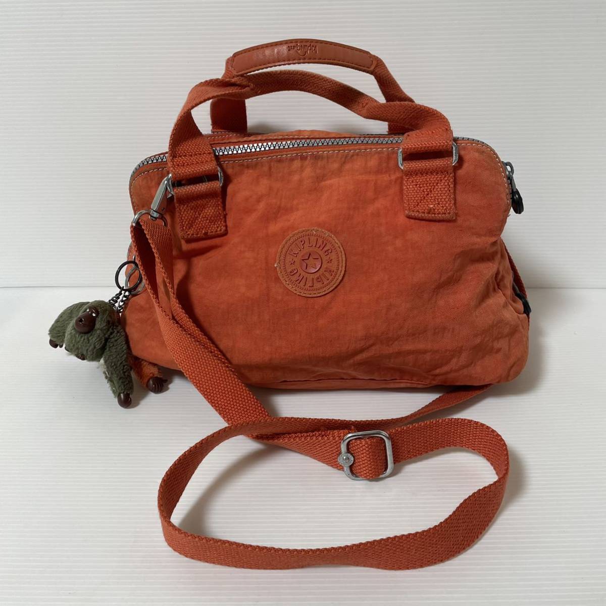 Kipling キプリング 2way ショルダーバッグ ハンドバッグ ナイロン ゴリラチャーム オレンジ 30(ショルダーバッグ)｜売買されたオークション情報、yahooの商品情報をアーカイブ ...