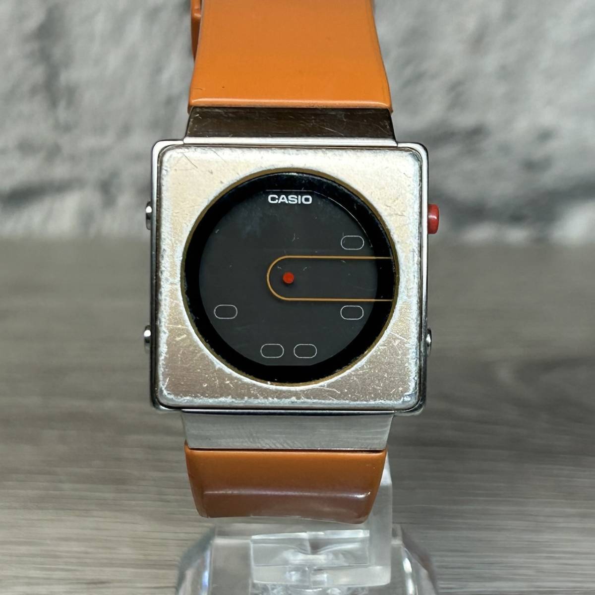 YH-8056 現状品 CASIO FUTURIST LA-2001 カシオ フューチャリスト デジタル メンズ腕時計 オレンジ シルバー ...